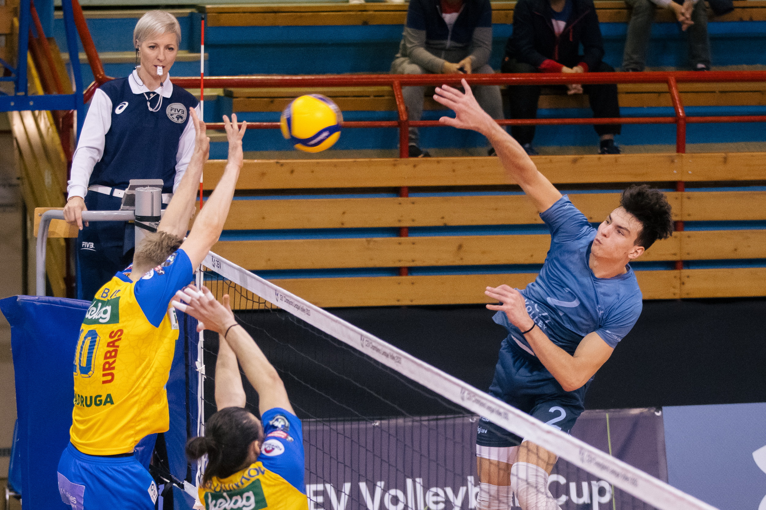 Že po dveh nizih v naslednjem krogu - Calcit Volley